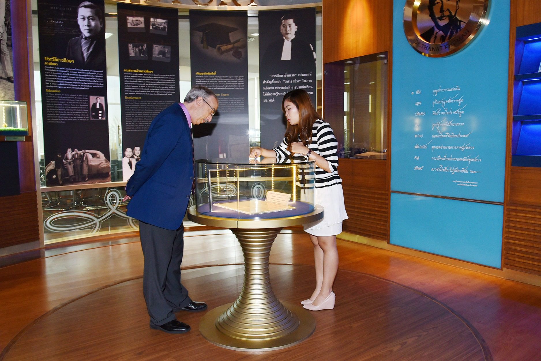 Dr. Gerard L. Hanley, California State University เยือนสถาบัน - สถาบันบัณฑิตพัฒนบริหารศาสตร์