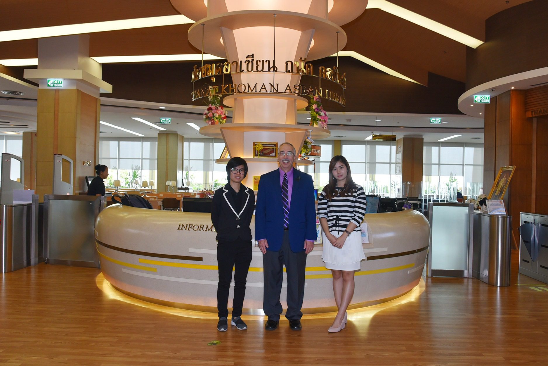 Dr. Gerard L. Hanley, California State University เยือนสถาบัน - สถาบัน ...