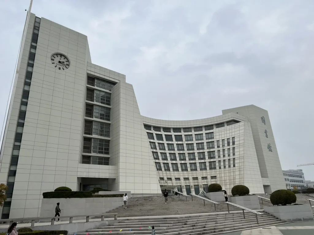 NIDA Delegates Visit Shanghai University